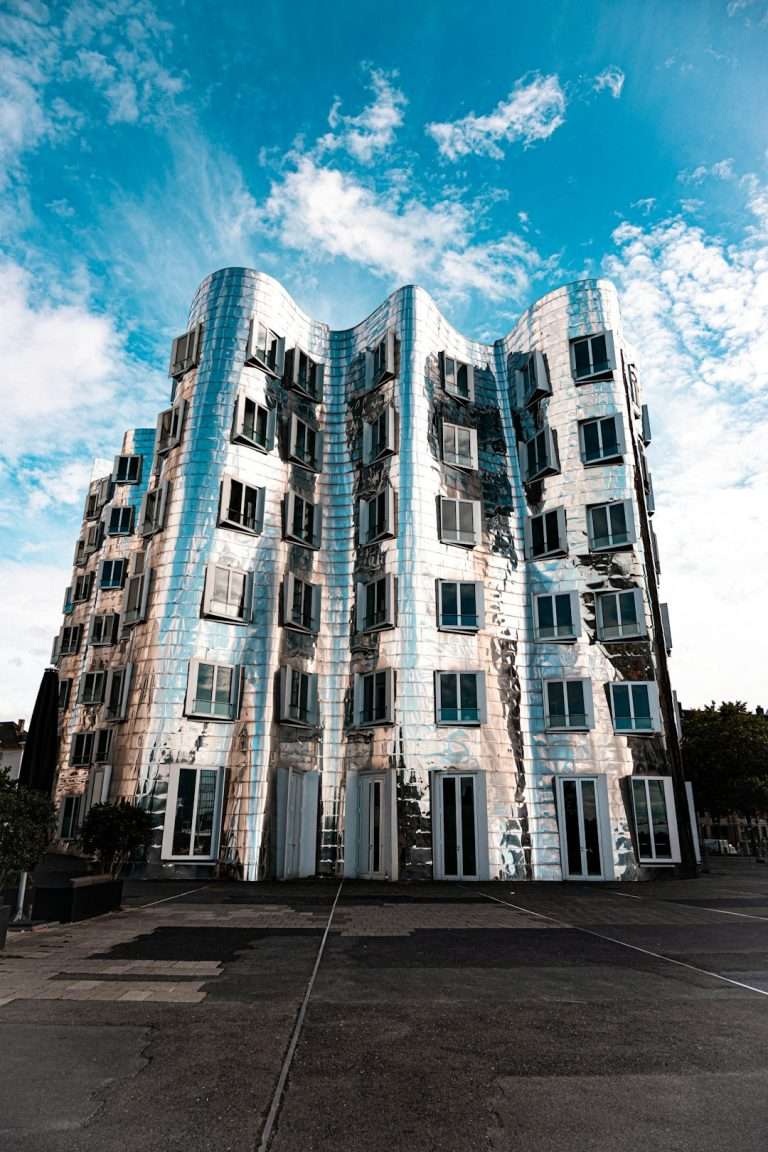 Creative Ways To Blend Art And Architecture In Modern Urban ...